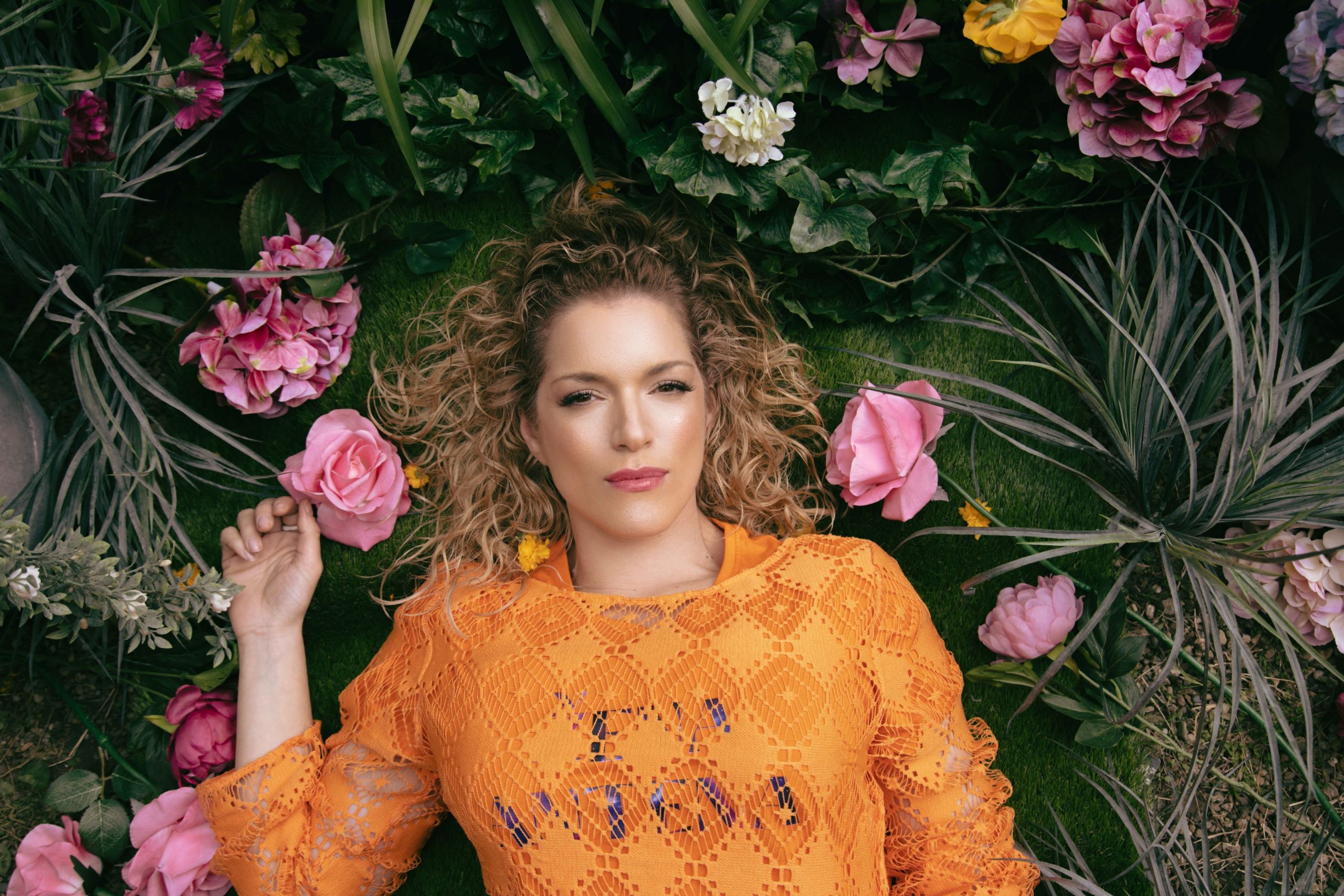 ZOE KIDA PREDSTAVLJA “SUNCE” | FashionMag42